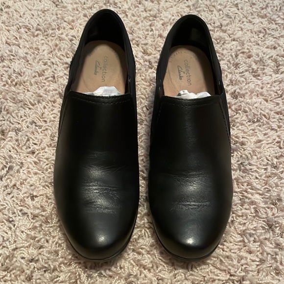 Clarks | Shoes | Clarks Black Emily Amelia Low Heel Bootie Womens 75 ...